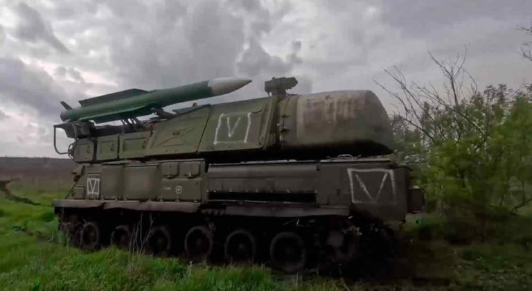 Video shows the "Buk" anti-aircraft missile system used by Russia