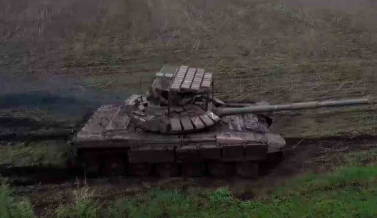 Video shows the destruction of Ukrainian positions by the T-72B3 tank