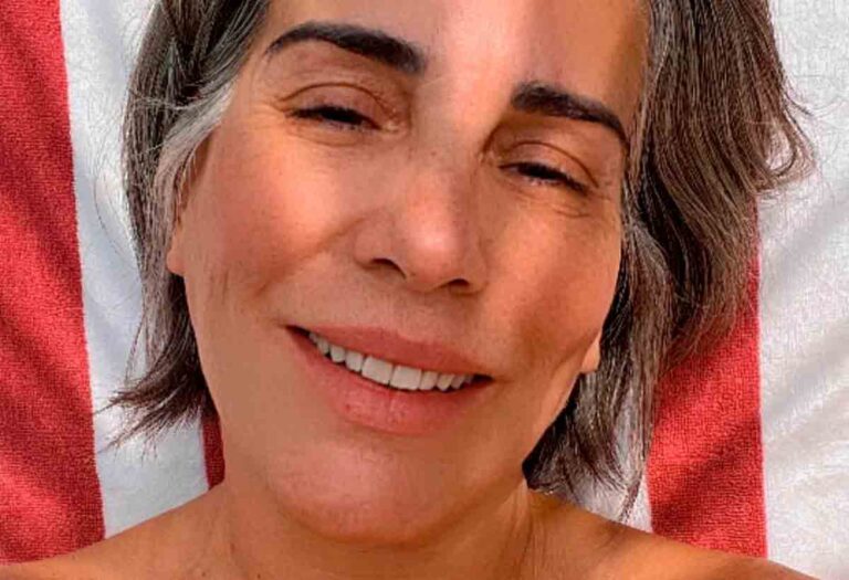 Gloria Pires exibe beleza natural durante banho de sol: “Perfeita”