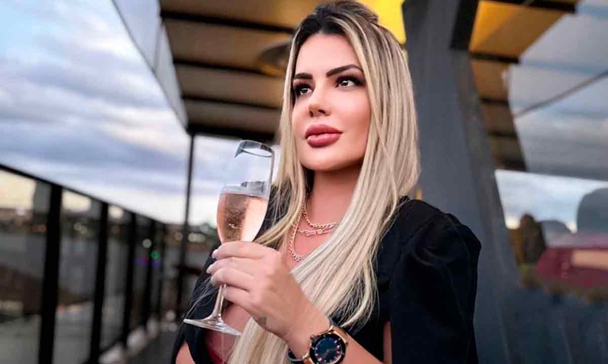 Denise Rocha launches free OF profile for Valentine's Month